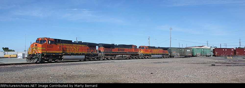 BNSF 5307, 1109, and 4374 on the NE Leg of the Wye Changing for the UP to BNSF Trackage